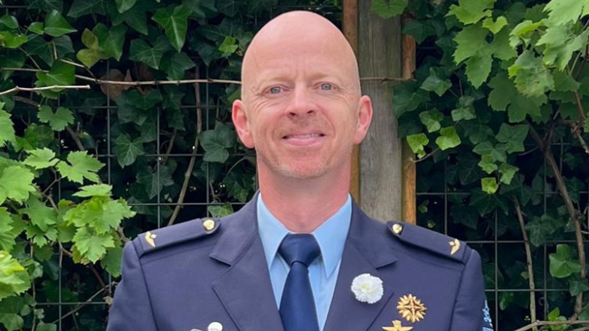 Roosendaler Alex Raggers wil veteranen eren met Witte Anjerperkje