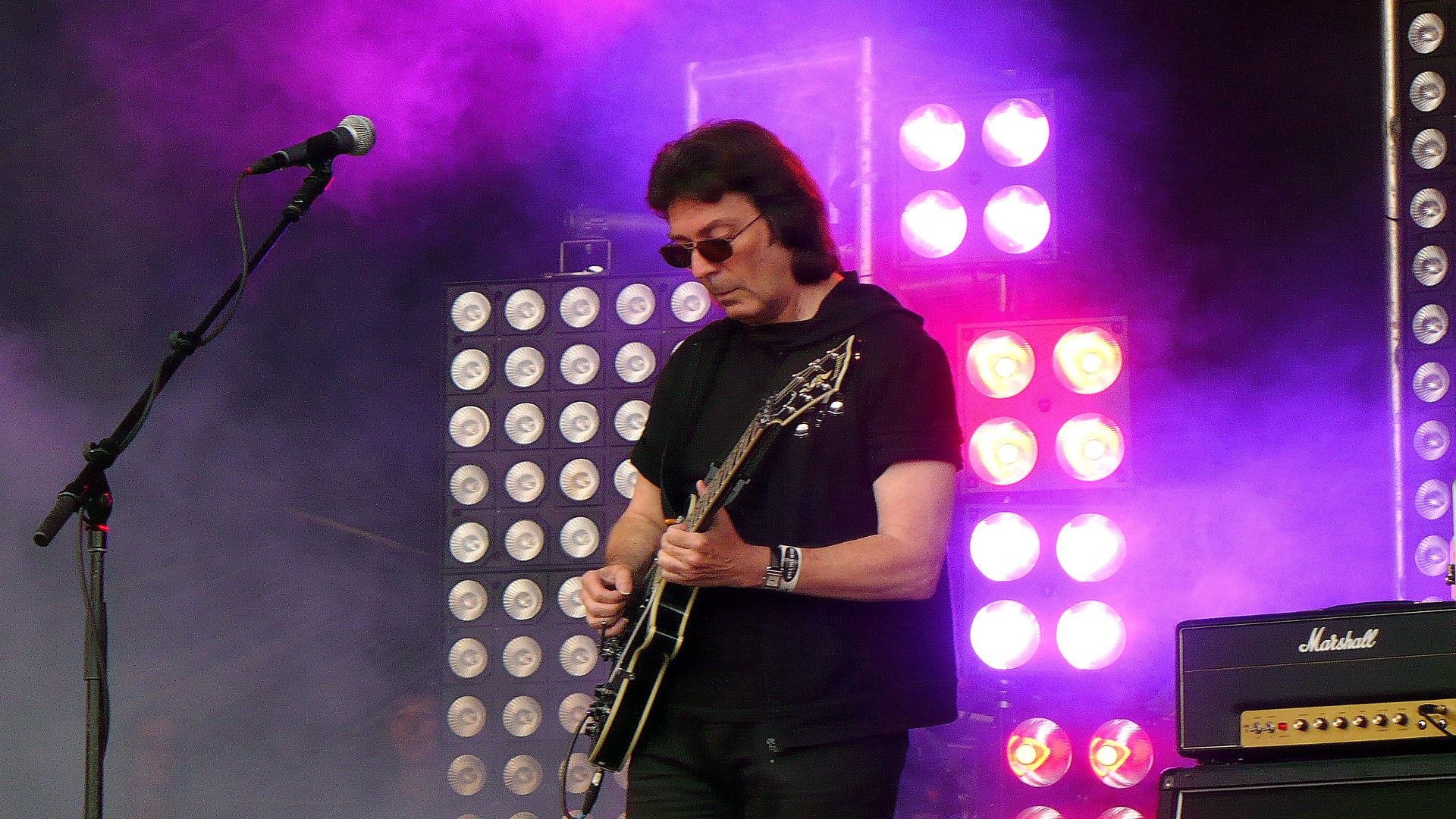Genesis-gitarist Steve Hackett naar Bergen op Zoom voor ontvangst ...