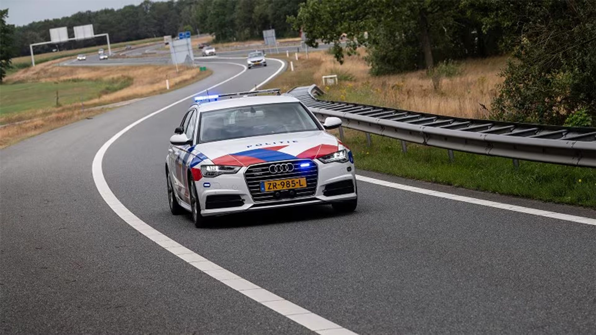 Politie houdt man aan na chaotische achtervolging: verdachte steelt ...