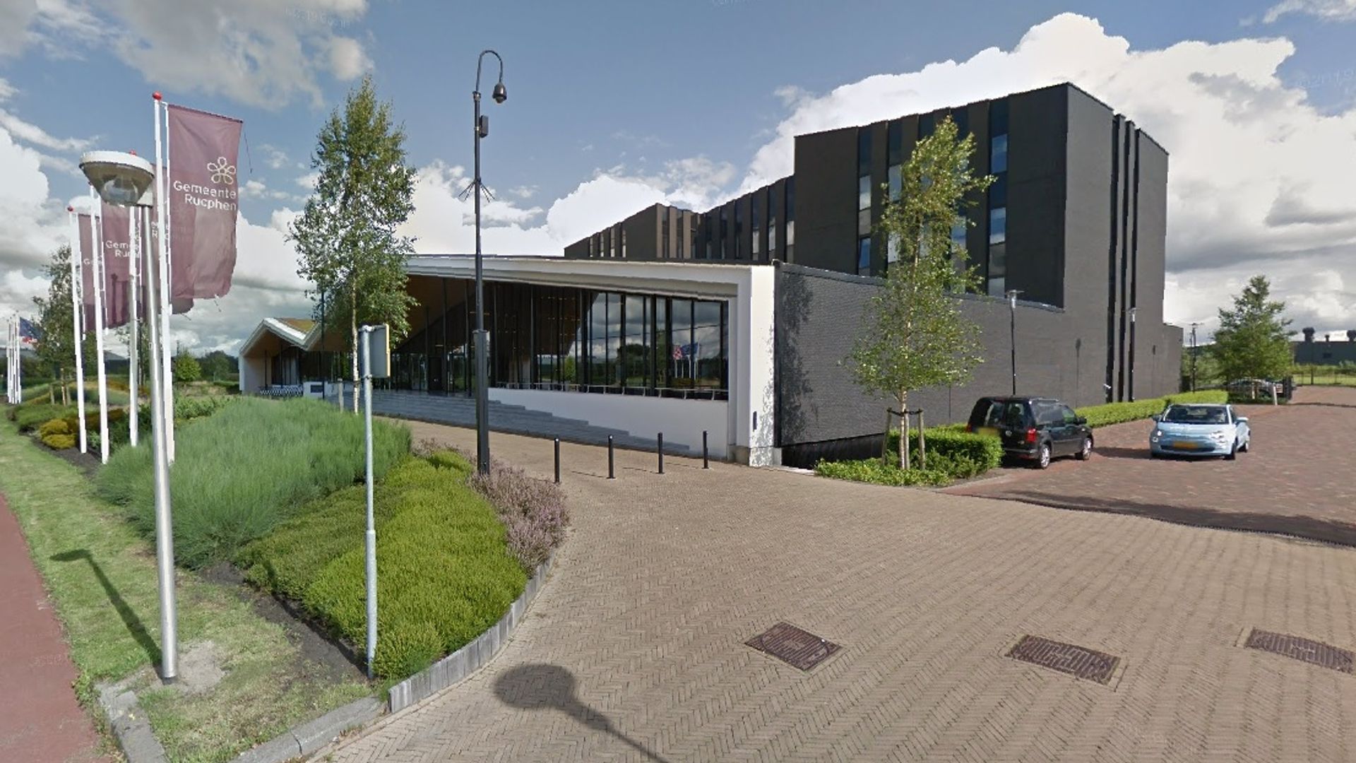 Nieuwsanalyse - Nieuwe bezems vegen schoon: trekt Lazerom's opvolger de ...