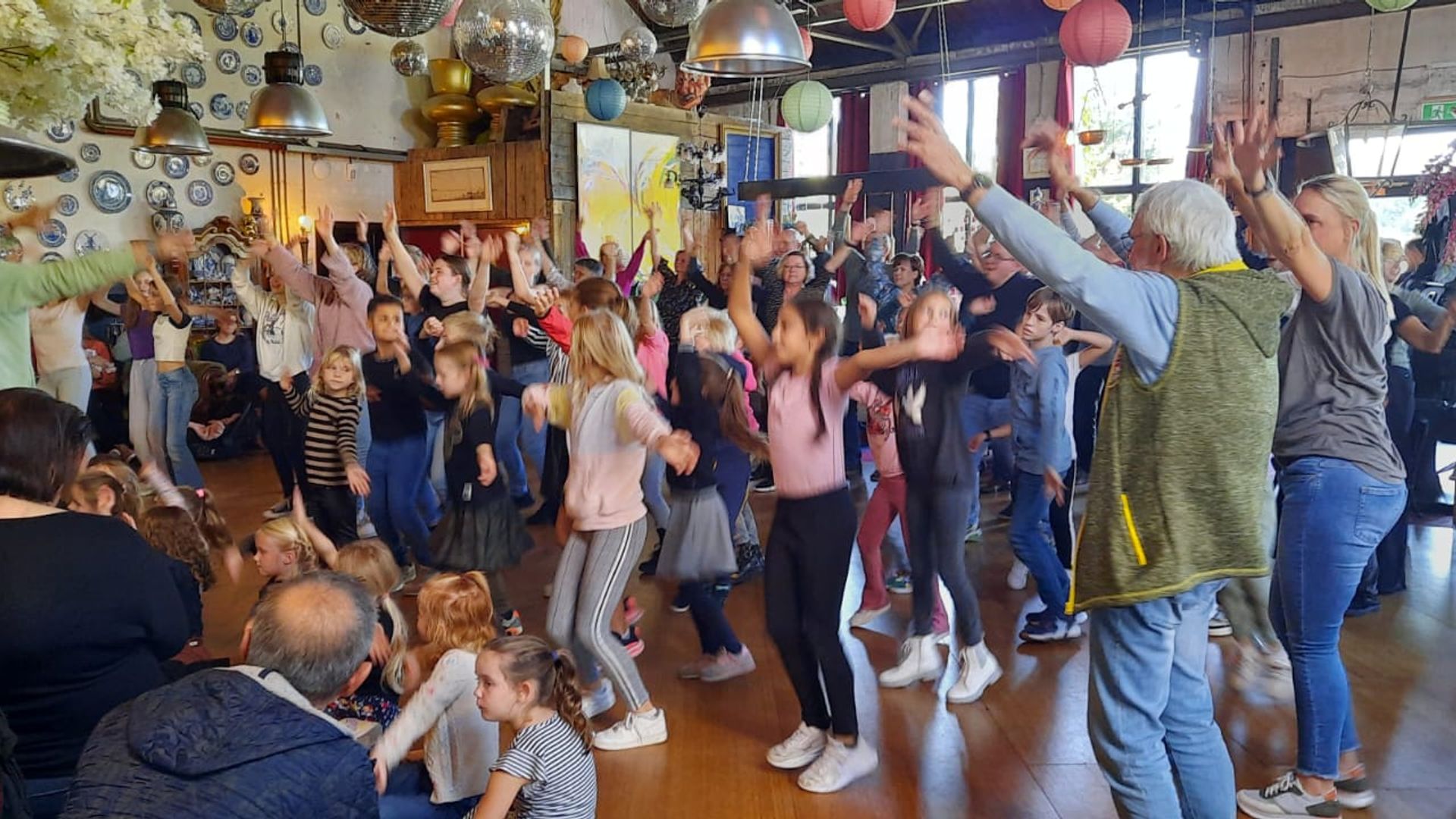 Ga mee op reis in het verhaal van de Chinese nachtegaal, tijdens de ... Ga mee op reis in het verhaal van de Chinese nachtegaal, tijdens de ...